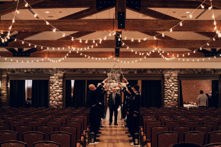 7 Romantic and Beautiful Ways to Decorate a Wedding with String Lights ...